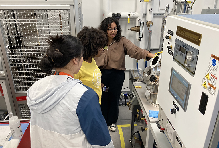 UConn’s SPARK, BRIDGE Summer Campers Visit IPB | Innovation Partnership ...